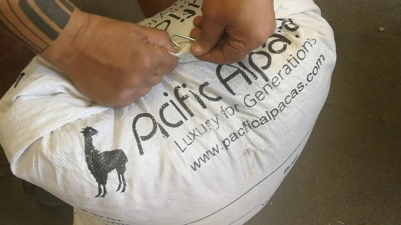 How to use a bale clip - YouTube