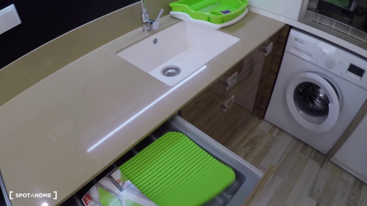 Rooms for rent in newly renovated 3-bedroom apartment - Spotahome (ref ...