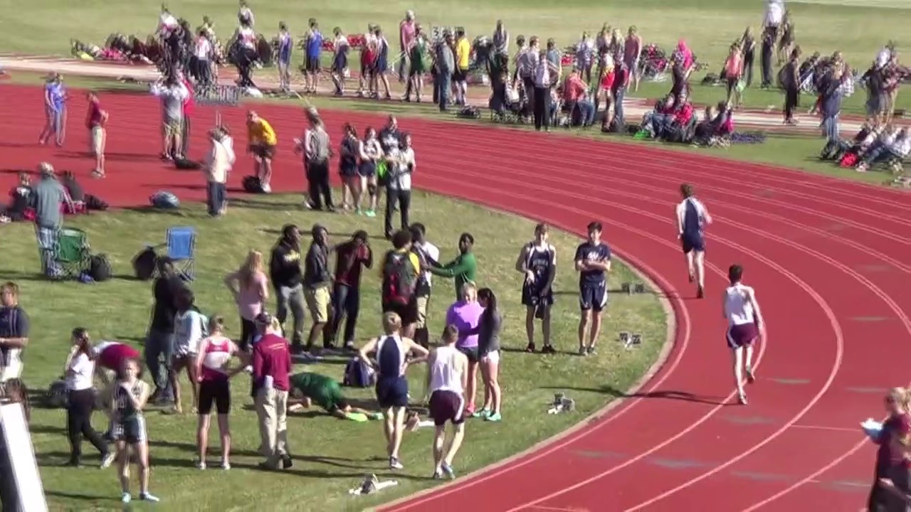 Fargo Davies Relay Track Meet 2017-Boys 4x800 - YouTube