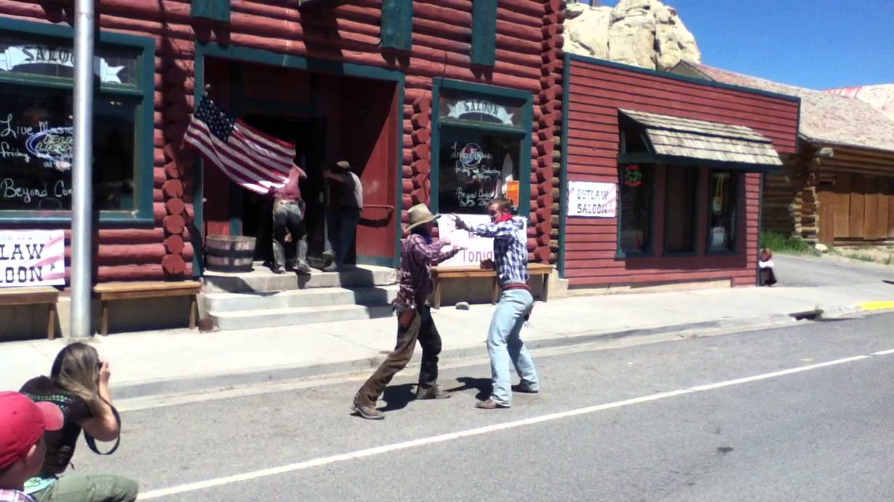 Old west fight outside of Outlaw Saloon - YouTube