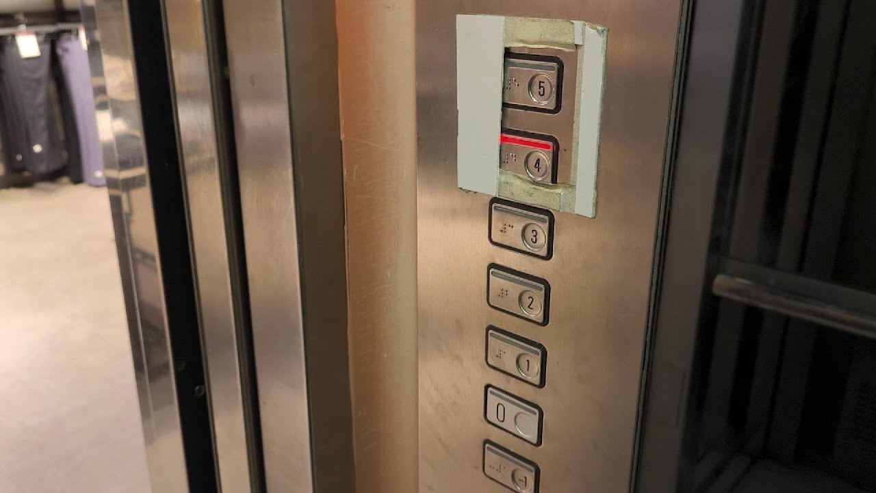 Run down (1997?) Schindler M series bottom-drive Elevator in El Corte ...