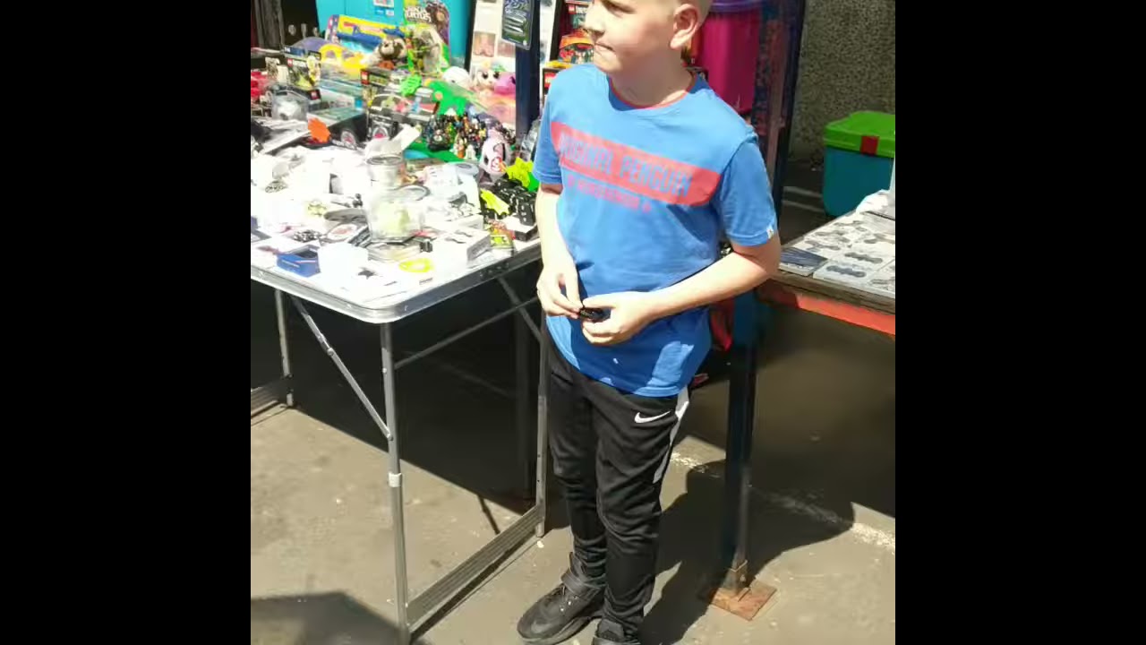 FIDGET SPINNER TRICKS #FIDGETSPINNERS #FIDGET BEST TOY STALL ON BURY ...