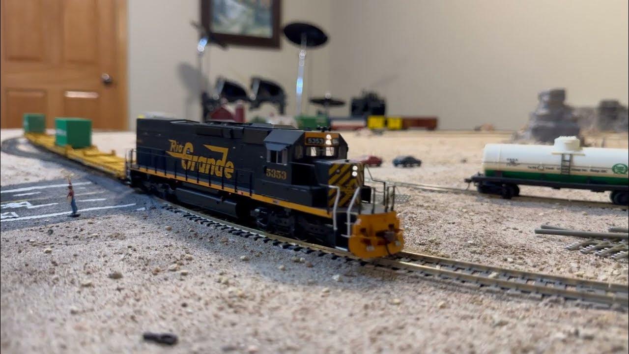 Athearn SD40T 2 D&RGW #5353 Detailed Look - YouTube