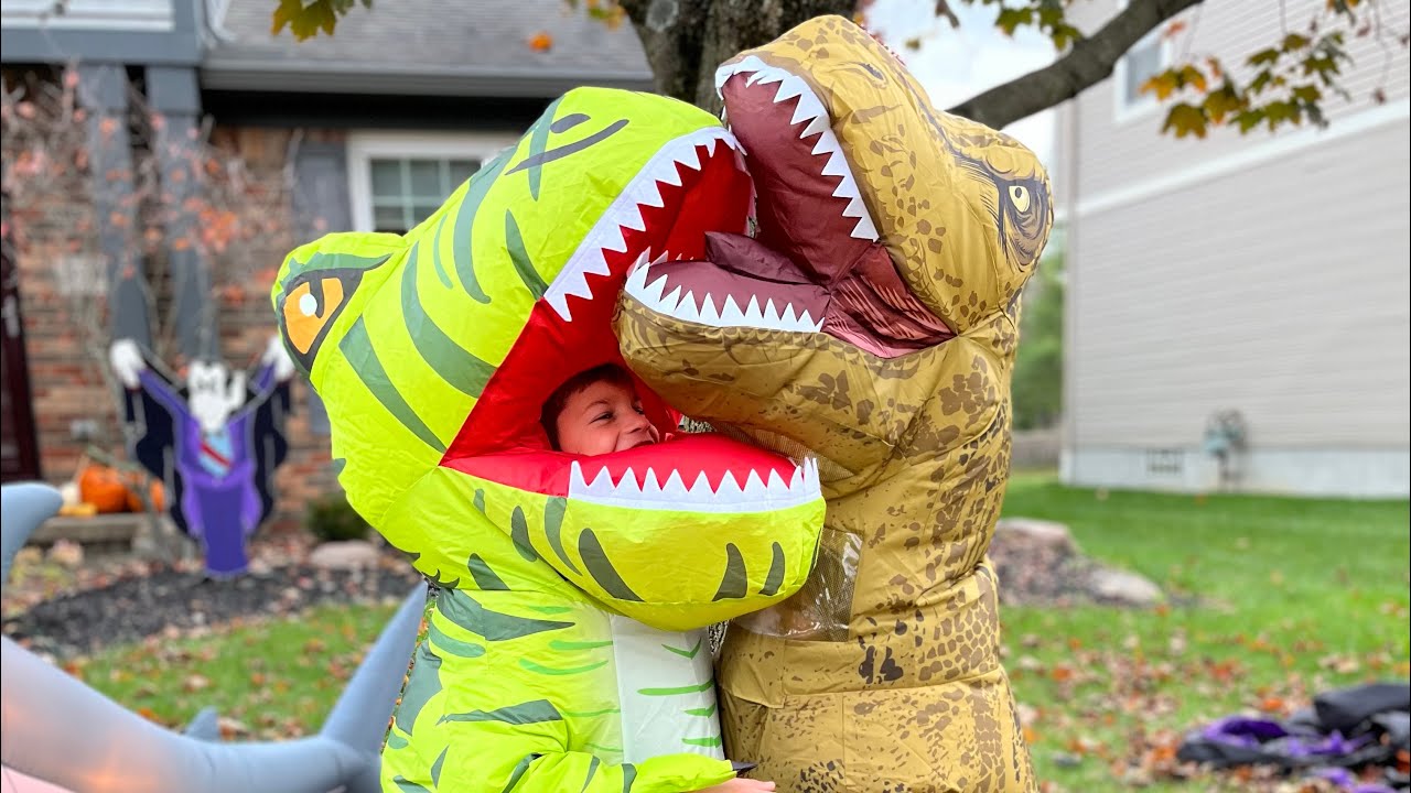 Halloween trick or treating with TWO inflatable dinosaurs 🦖🦖 - YouTube
