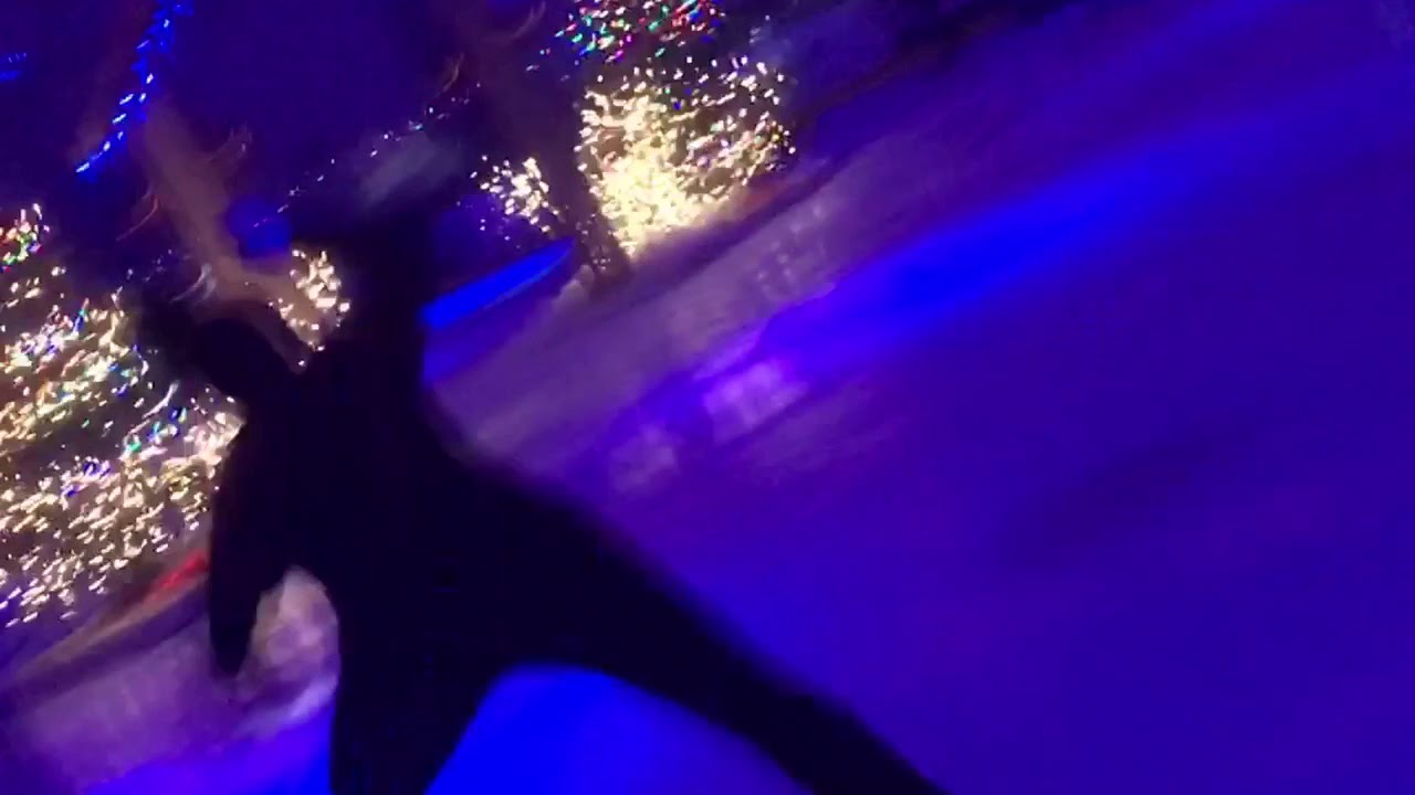 Asking People Random Questions While Ice Skating / Racing random People ...