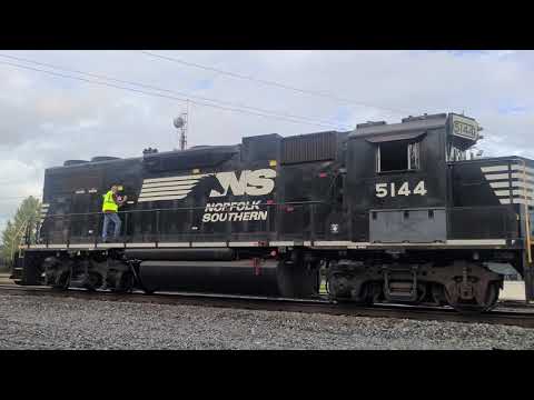 NS 5144 GP38-2 Startup and drive off - YouTube