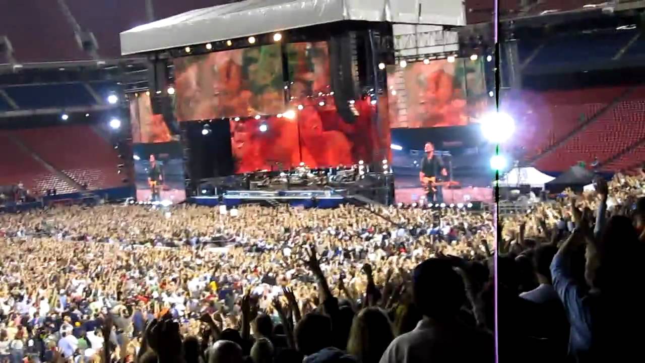 Bruce Springsteen - Born to Run - Last Night at Giants Stadium - YouTube