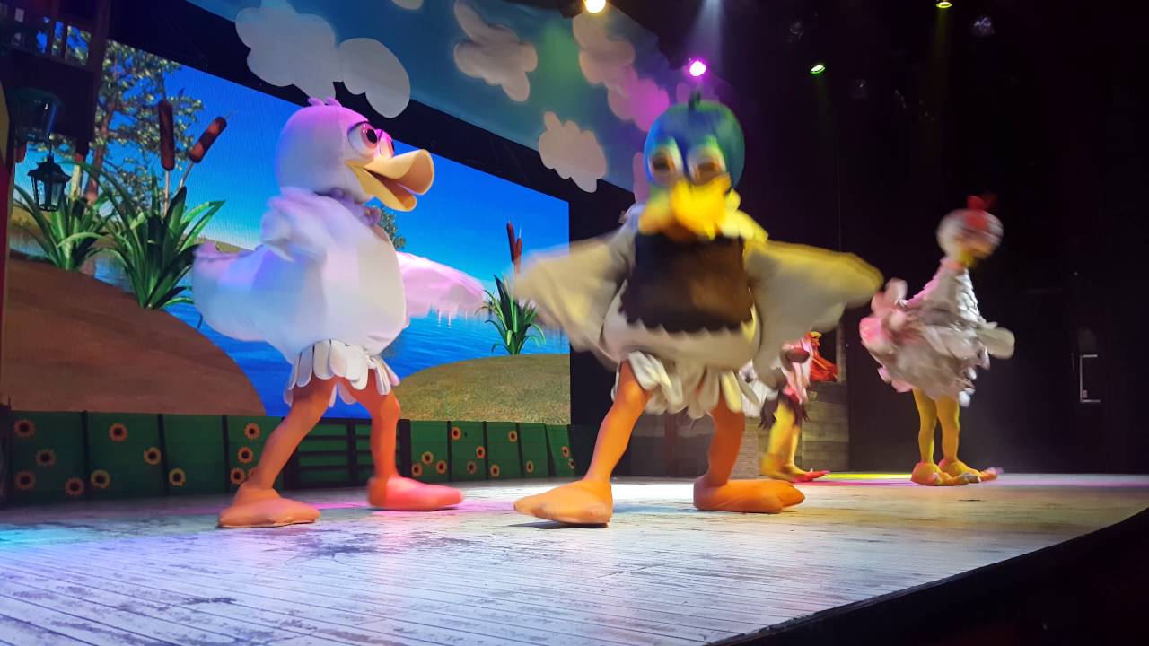 Las canciones de la granja en el teatro. El gallo y la pata - YouTube