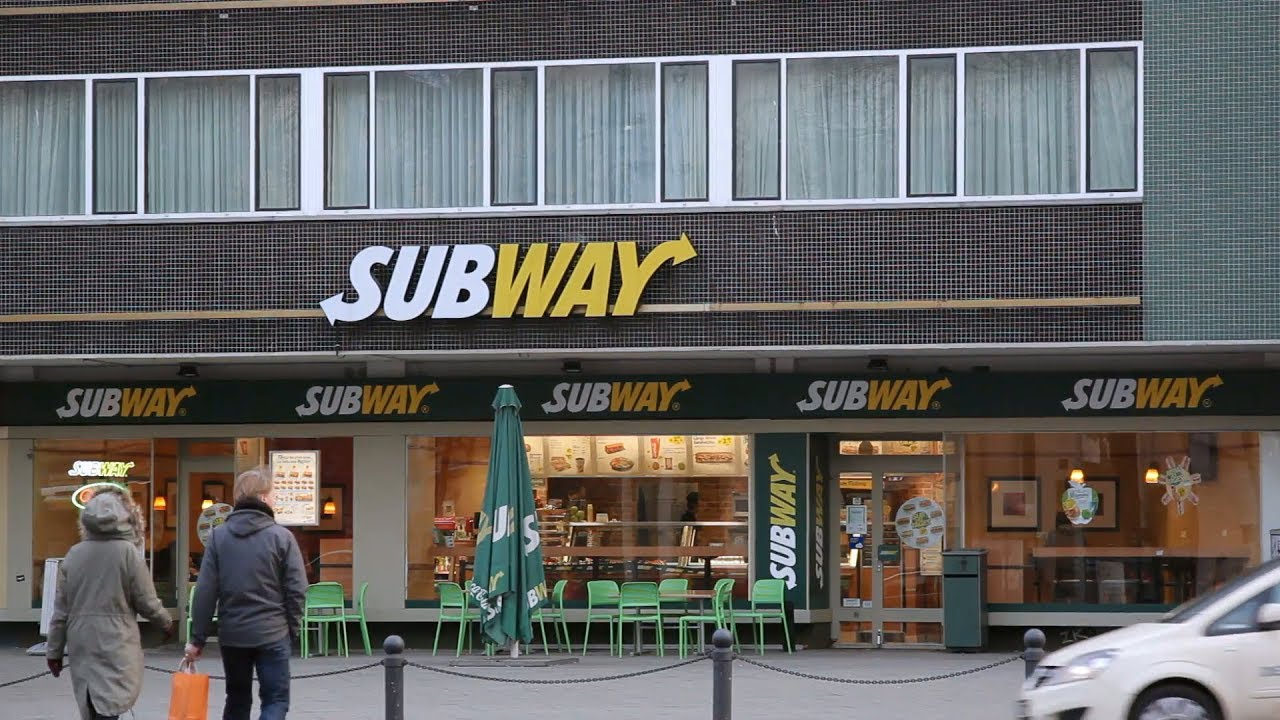 Subway Manager Throws Sandwich At Customer - YouTube