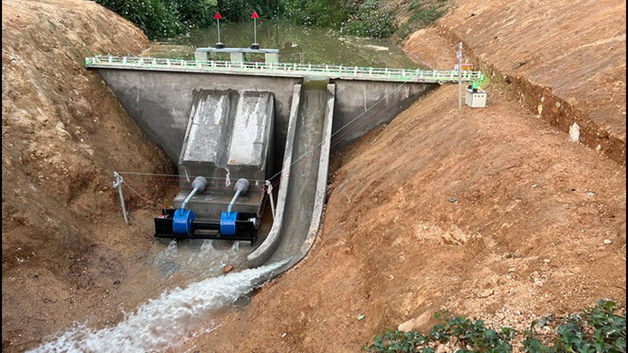 Build a mini hydroelectric dam with two powerful generators - YouTube