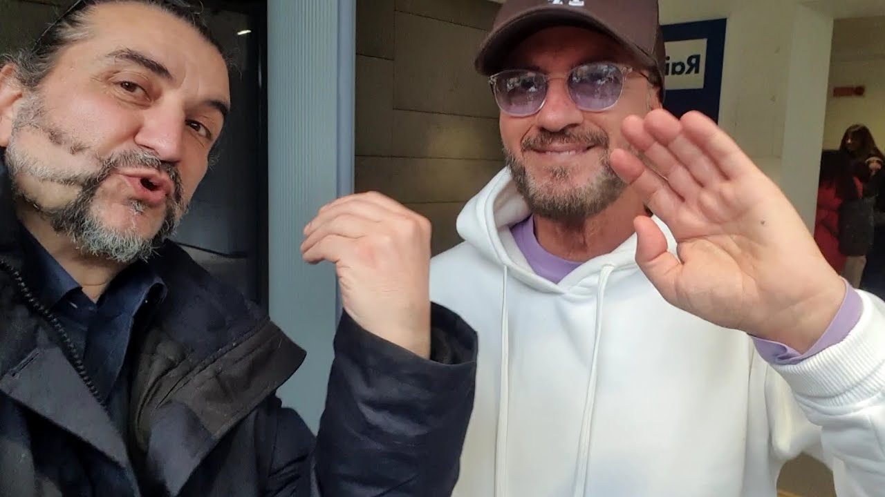 Il Saluto Speciale di Raf Riefoli ai fan col Salutatore - YouTube