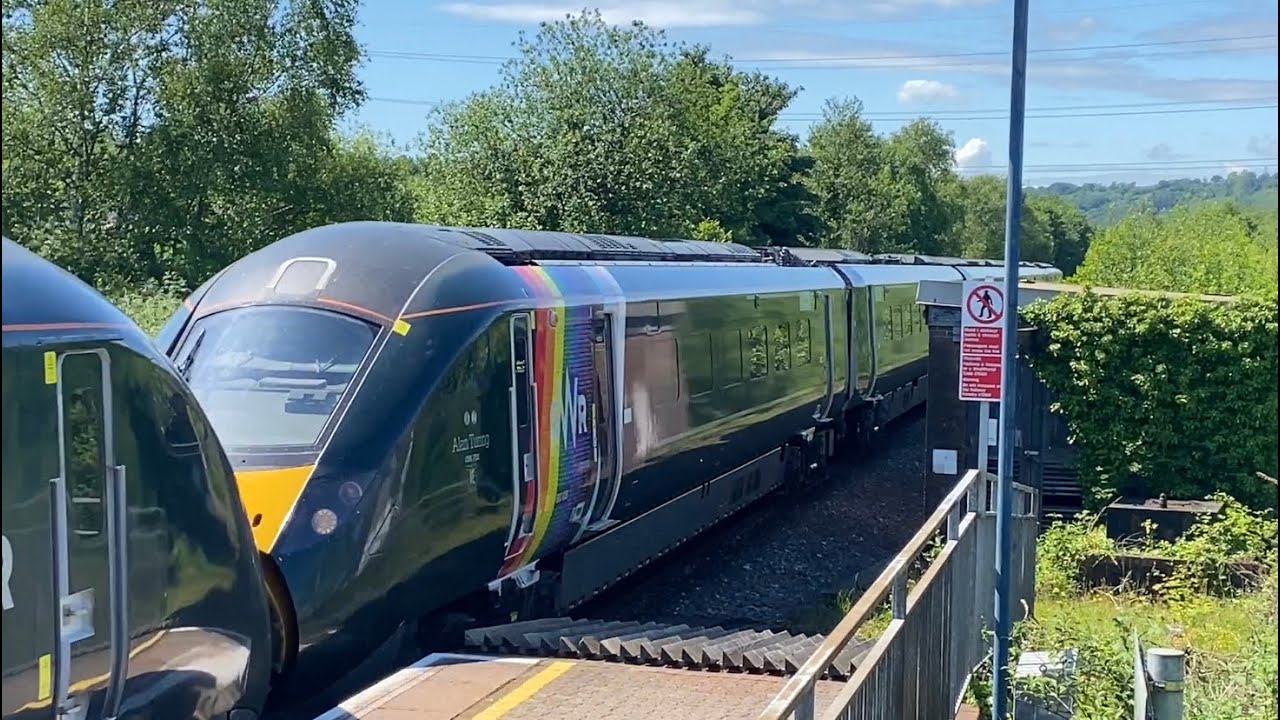 800021 & 800008 ‘Trainbow / Alan Turing’ working 1L24 [SWA - PAD ...