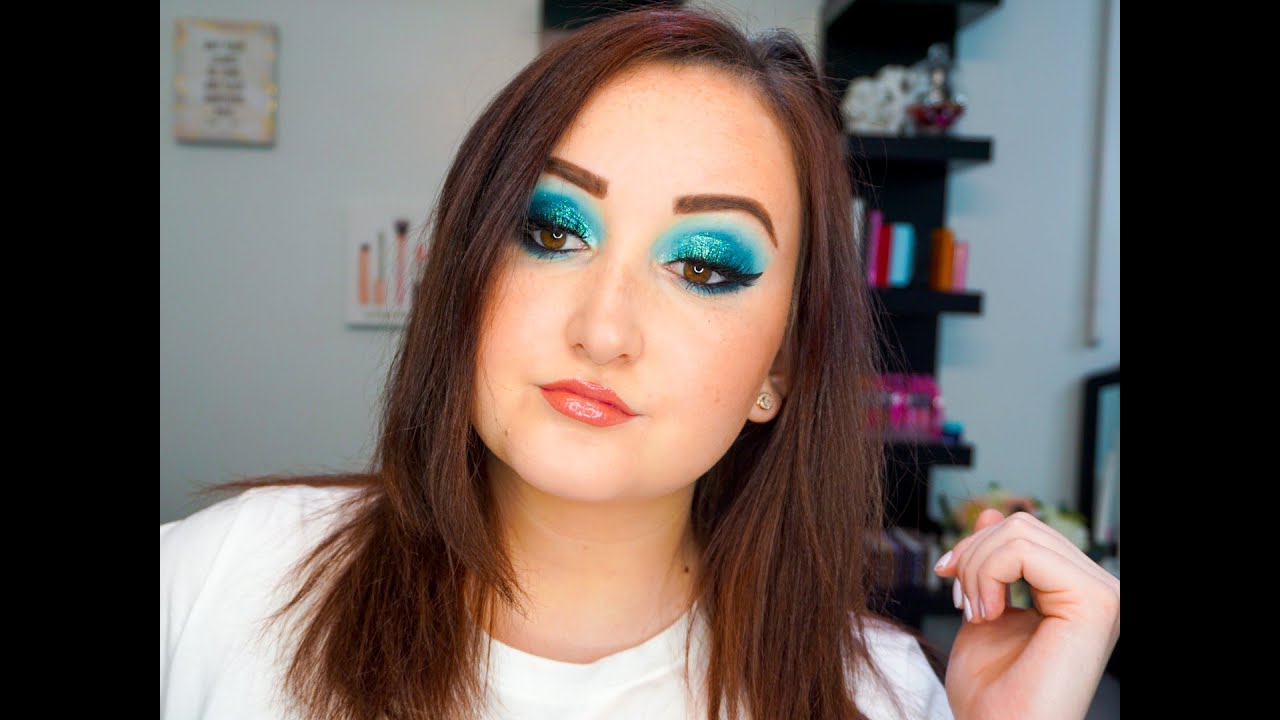Quick Blue Glitter Eye Tutorial - YouTube