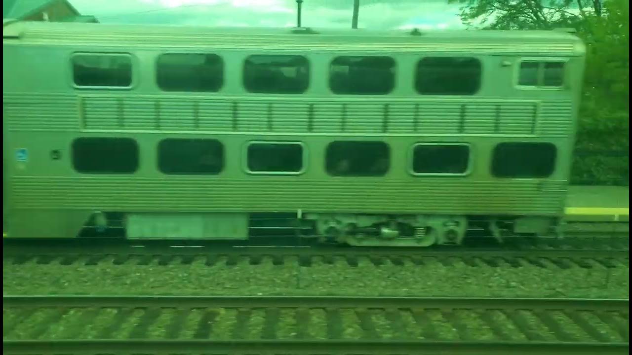 Railfanning the Metra BNSF line during the rush hour - YouTube