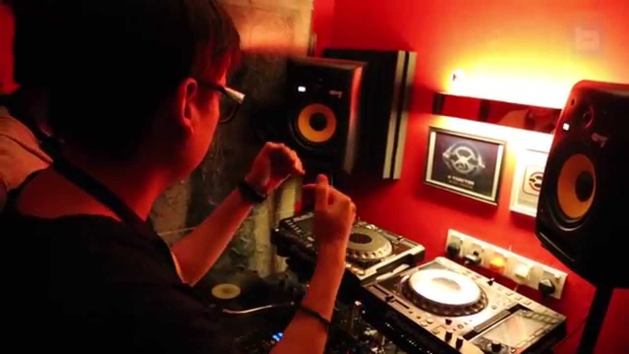 I wanna be a DJ | Hands-on Introductory DJ class in K.L. - YouTube