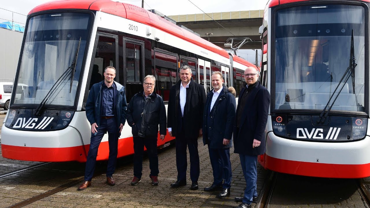 Neue DVG-Bahnen: Pressetermin mit Probefahrt - YouTube