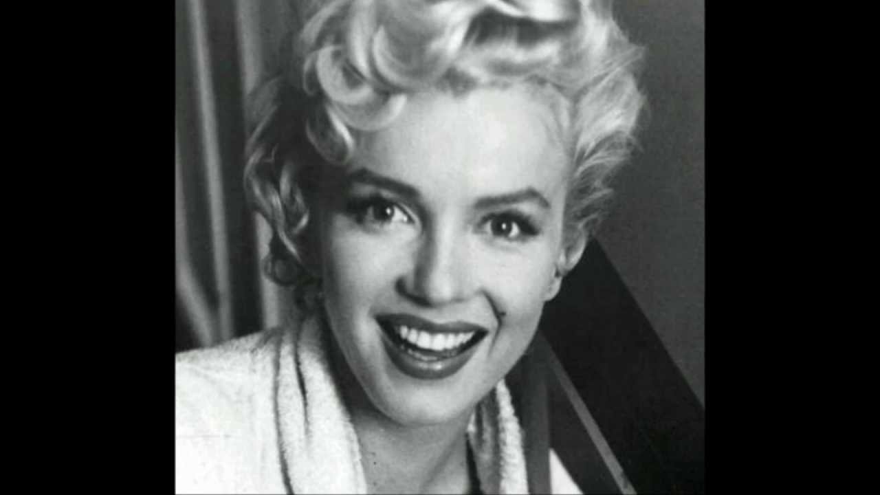 Louis Armstrong - When You're Smiling - YouTube