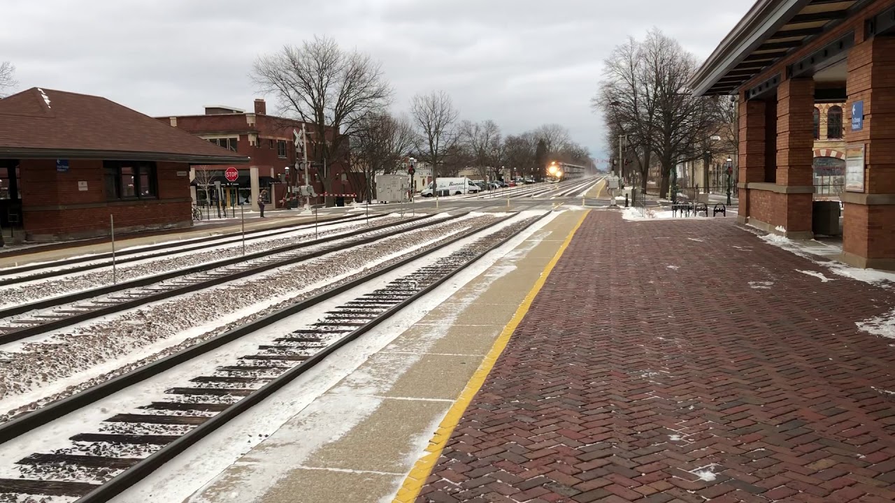 Outbound Metra 116 Arrives at Riverside IL - YouTube
