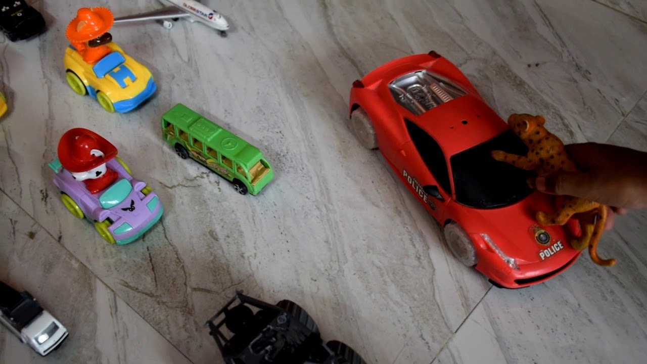 Car Battle - Toy fight made completely indoor - YouTube