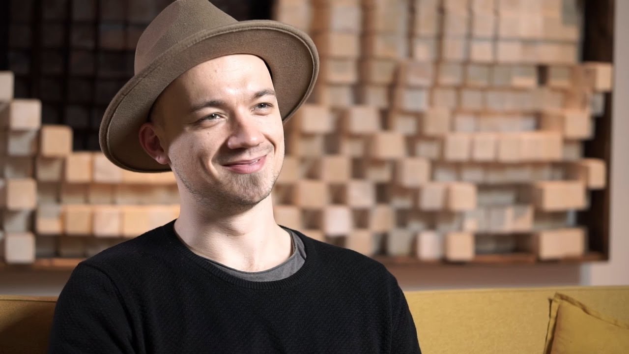 BETWEEN THE LINES | Daniel Selle | Interview - YouTube