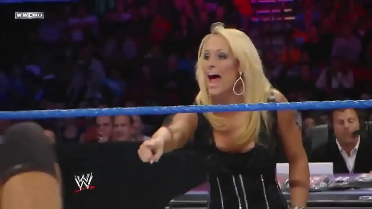 WWE Superstars Kelly Kelly VS Layla - YouTube