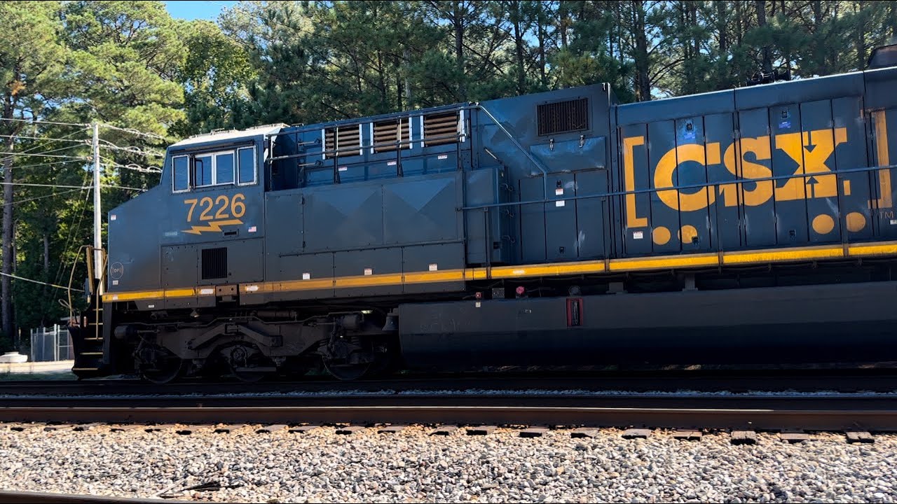 CSX 7226 Leads L607 with an awesome 2nd Gen K5LA At Speed! - YouTube