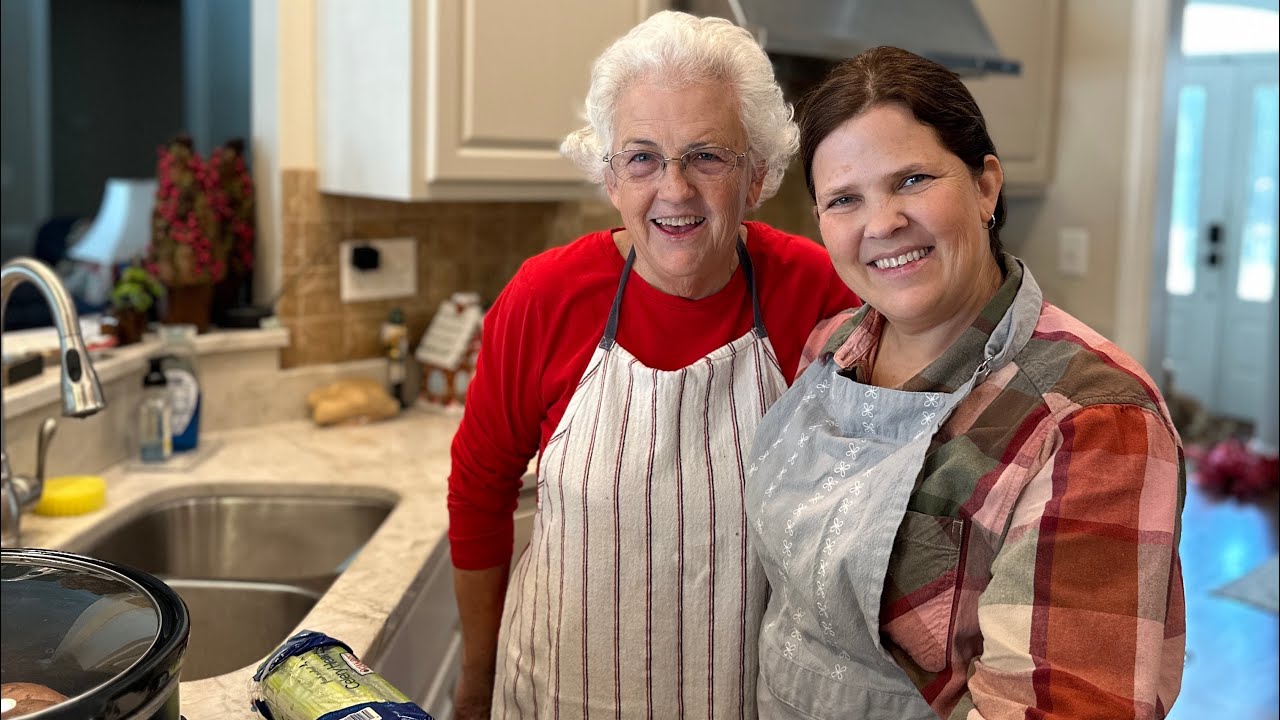 COOKING OLD SOUTHERN THANKSGIVING FAVORITES WITH MOMMA! - YouTube