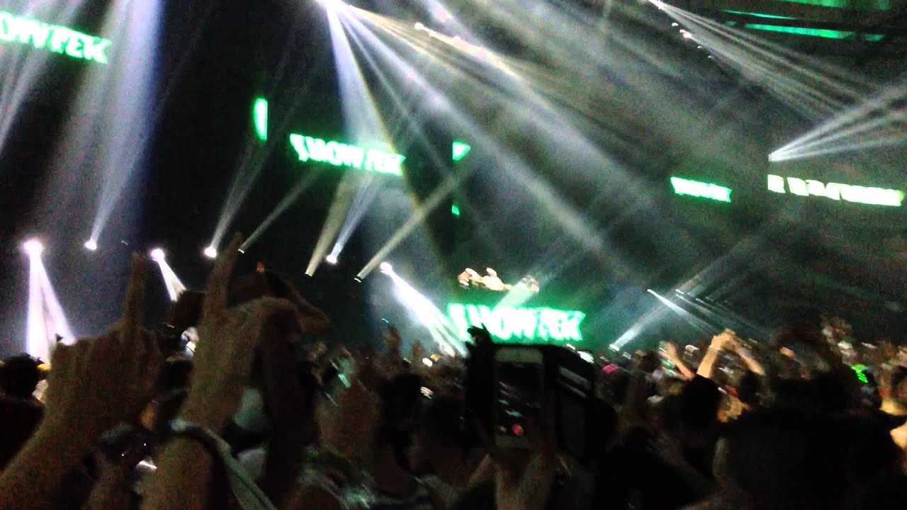 Showtek - FTS @ Contact Festival 2014 - YouTube