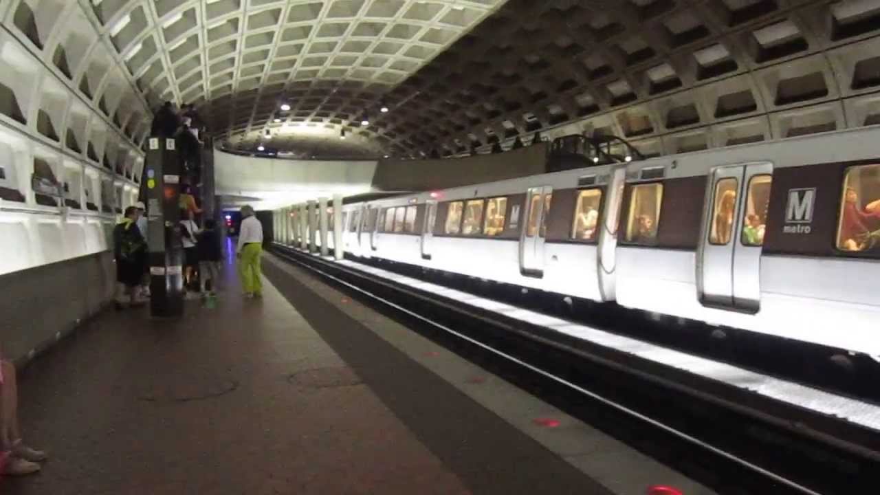 WMATA Blue Line Trains At Pentagon City - YouTube
