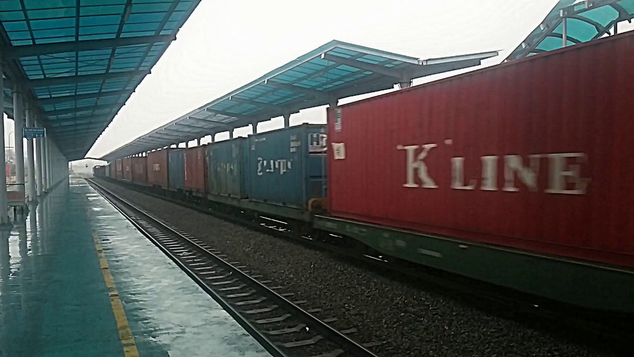 D19E-908 kéo tàu hàng SBN2 thông qua Ga Ninh Bình - YouTube