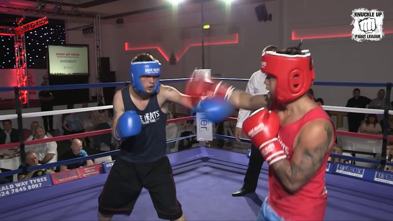 Danny Bates v Ryan Cartwright - YouTube