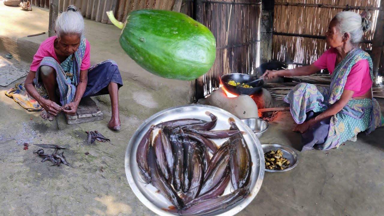 How Very OLD GRANDMOTHER cooking CAT FISH recipe with FRESH PAPAYA ...