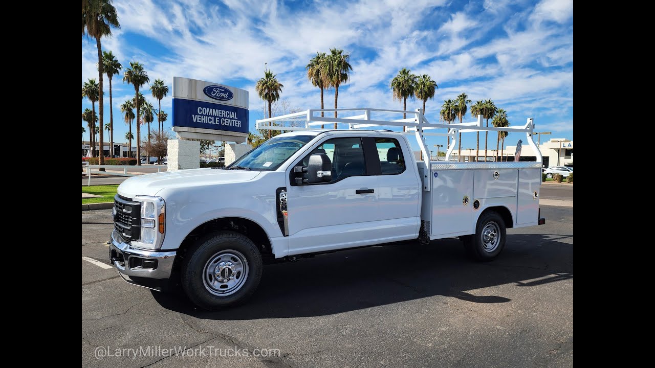 MFDB242654 X2A 2WD GAS 8'Royal Service Body wRack - YouTube