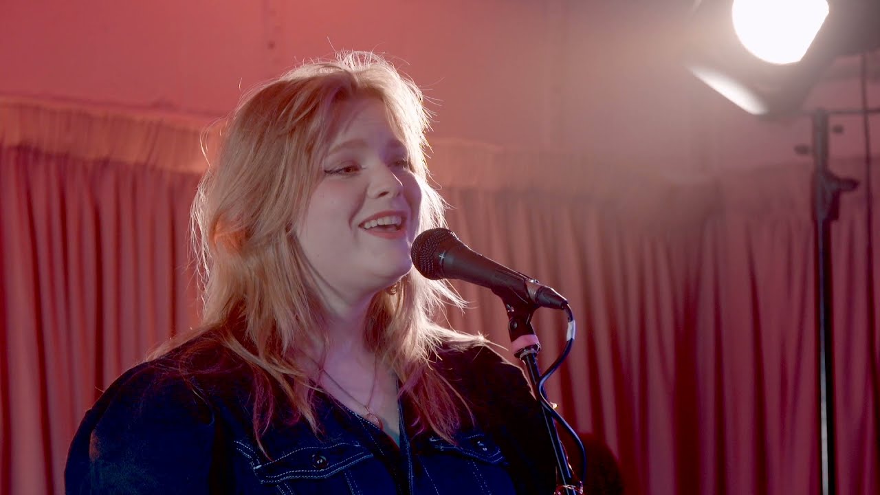 Poppy Holmes (Live) at Lamplight Sessions - with BIMM Manchester 18/05 ...