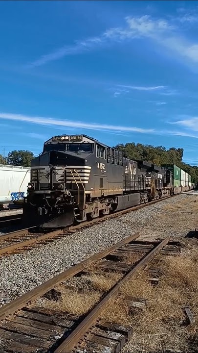 Power DUO climbing into town Huge Blast x2x Norfolk Souther #4152 - #27a@rider22 - YouTube
