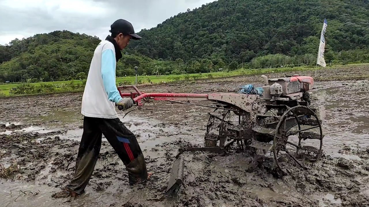 Tes mesin hand traktor quick kubota sisir - YouTube