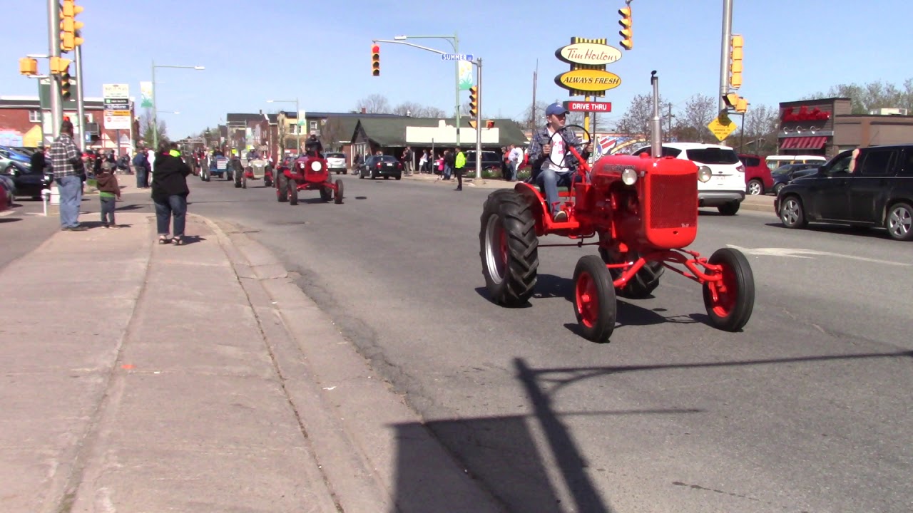 Antique Power Show Tractor Parade 2018 Sussex NB. - YouTube