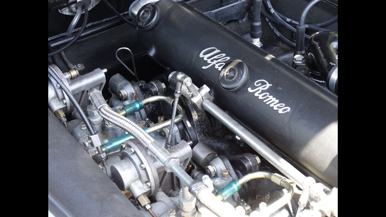 1960 Alfa Romeo 2000 Spider Touring, engine start up cold - YouTube