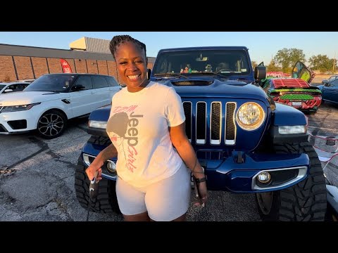 KINGS CUSTOMS AUTO FALL FEST ST LOUIS DEM JEEP GIRLS SQUATTING ON 26 ...