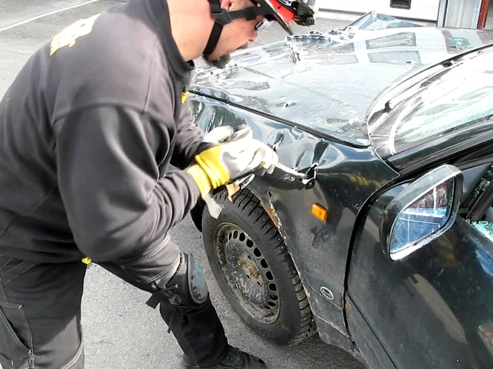 Paratech Biel Tool: Blechklaue - YouTube