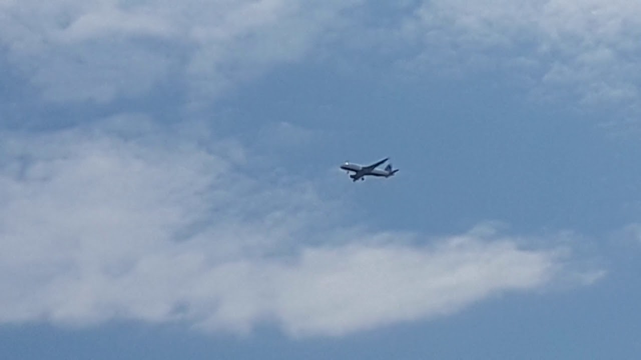 Howling A320 - YouTube