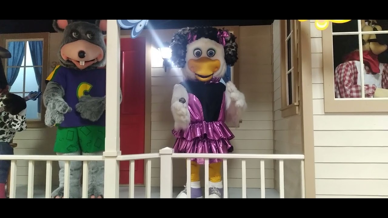 Up Close Chuck E Cheese Animatronics Last Rocker Stage Youtube