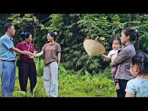 Dung's mother showed her fondness for Linh in front of Hue the first time they met