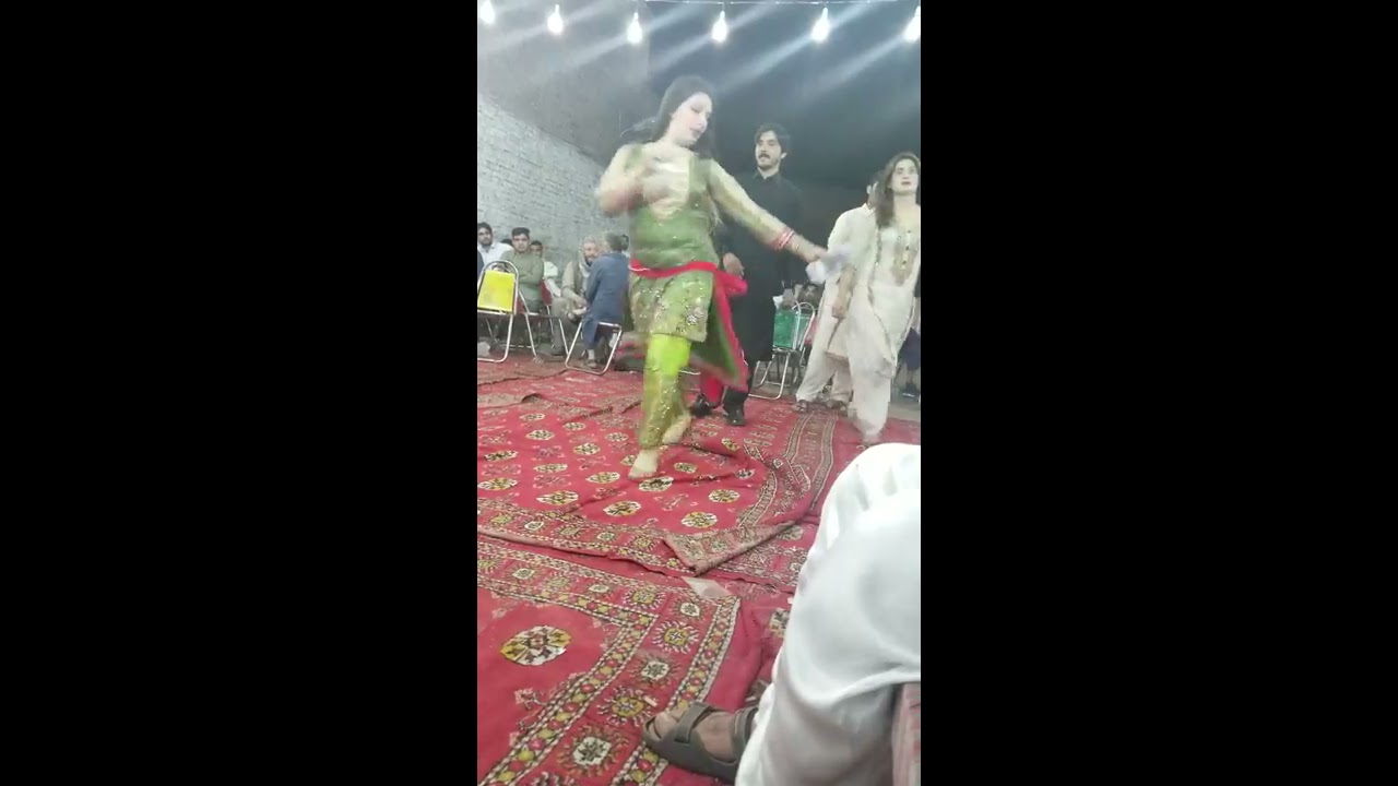 gul chahat new dance - YouTube