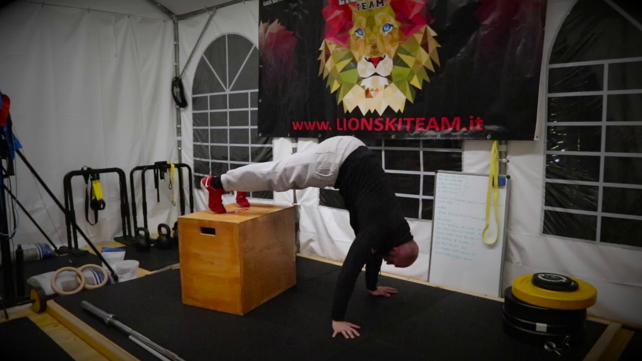 PIKE PUSH UPS ON BOX - YouTube