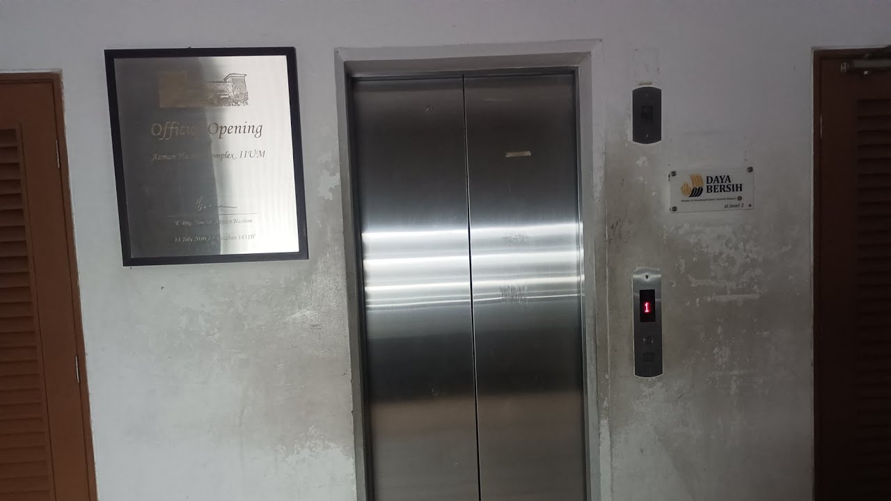 A BLT Elevator at Azman Hashim Complex, IIUM - YouTube