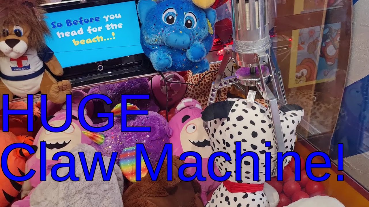 GAMEPLAY CHALLENGE On The HUGE CLAW MACHINE!! - YouTube