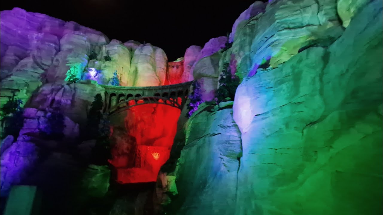 Radiator Springs Racers at Night | Disney California Adventure ...