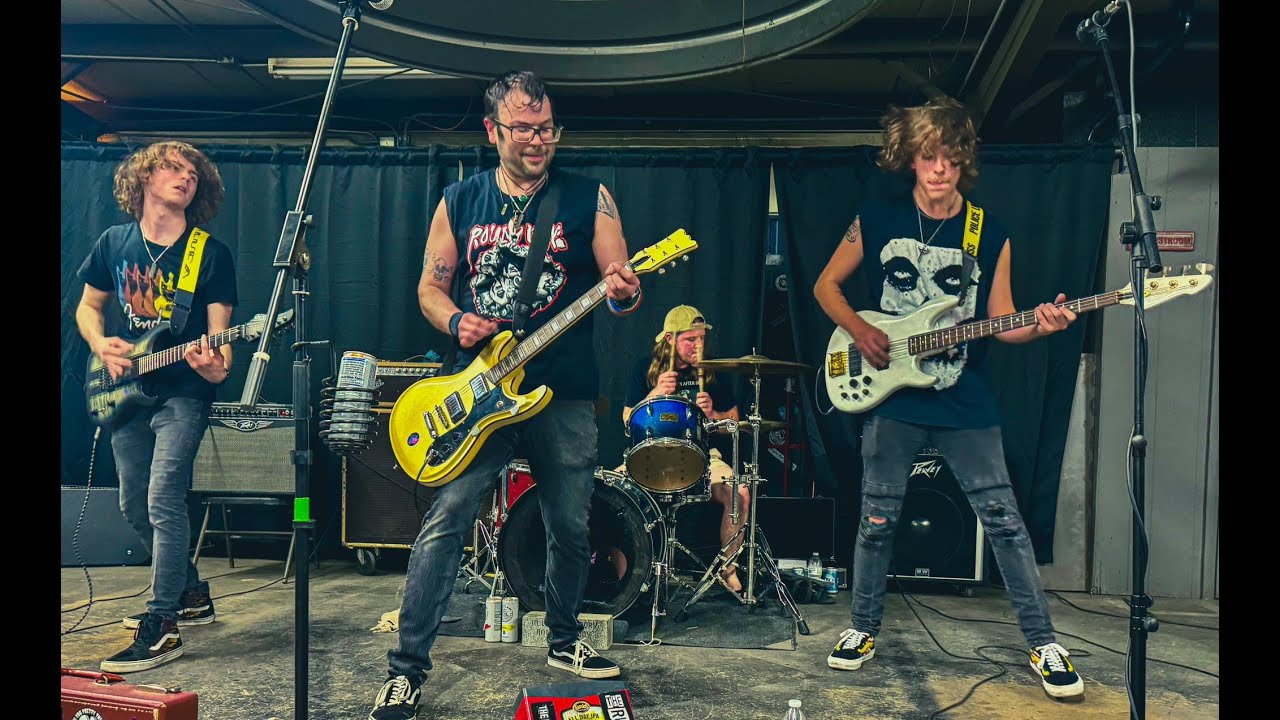 Rooster Radio E164 - The Ruff'tons - YouTube