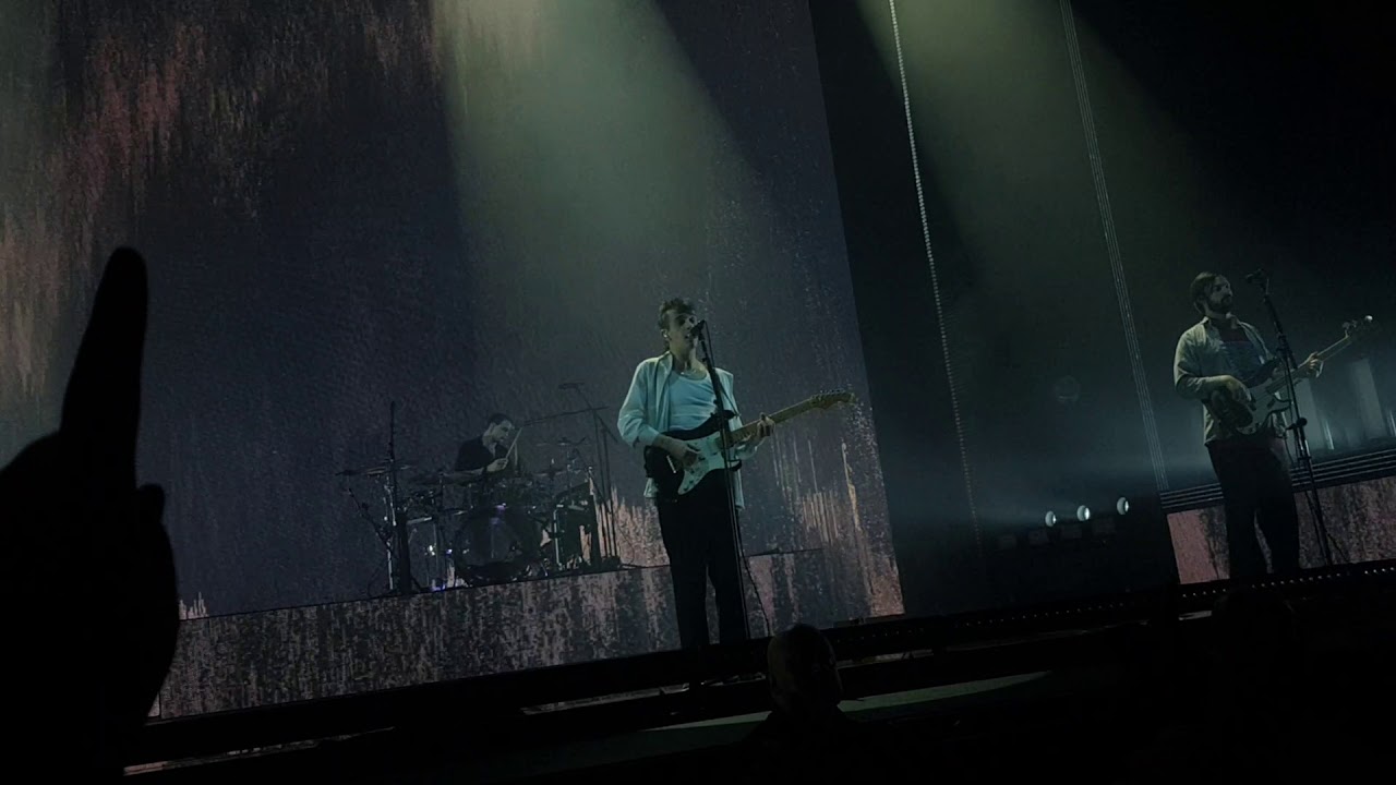 The 1975 - Robbers Live 2020 - YouTube
